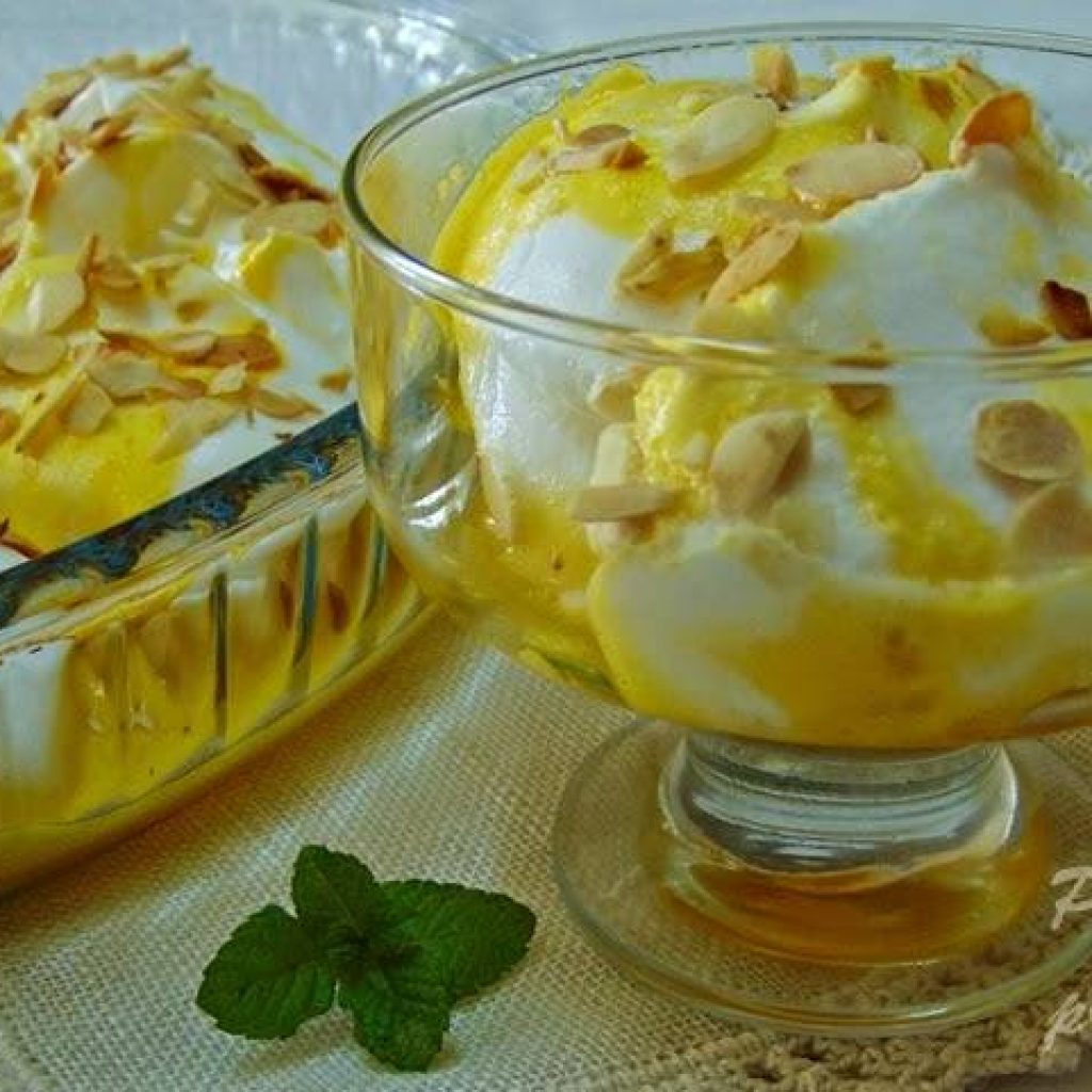 Farofias de microondas com doce de ovos e amêndoa lascada - Sobremesas ...