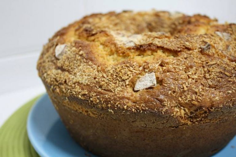 Bolo de maçã e côco super simples de fazer