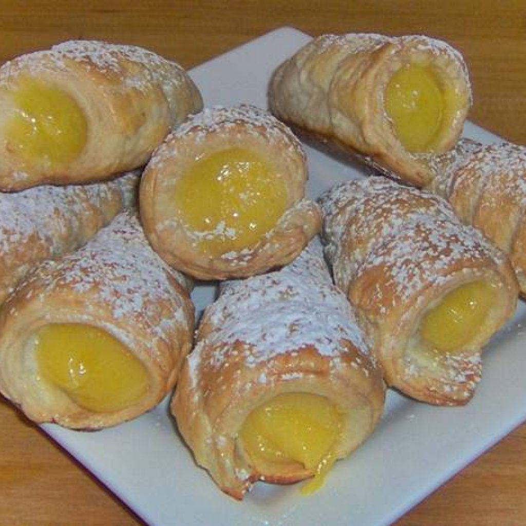 Cornucopias-com-creme-de-ovos - Sobremesas de Portugal